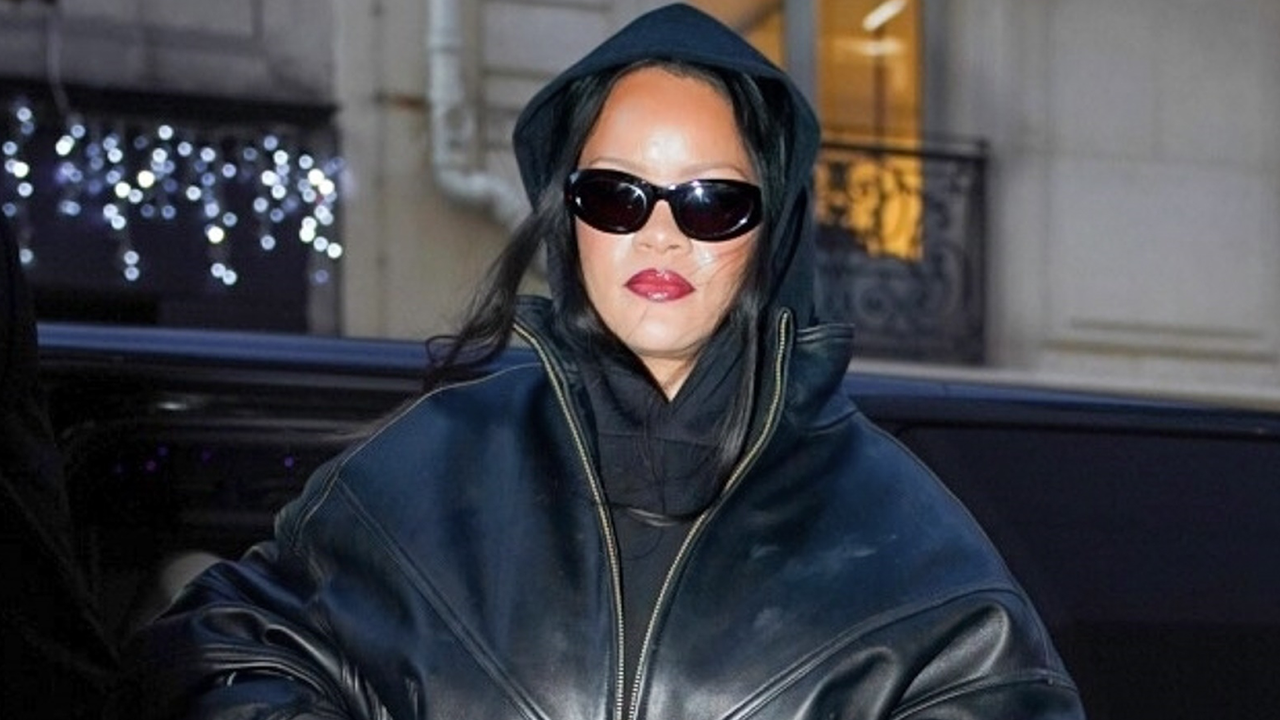 Rihanna wears her leggings the ballet dancer way—with the high-vamp ...