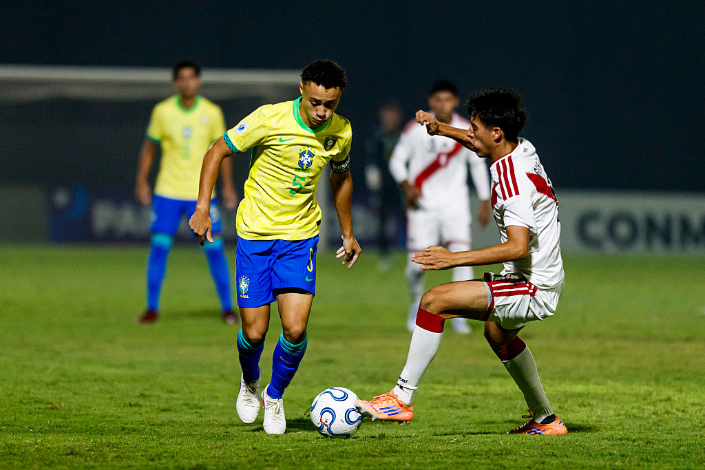 Brasil leva susto, mas goleia o Peru de virada no Sul-Americano sub-17