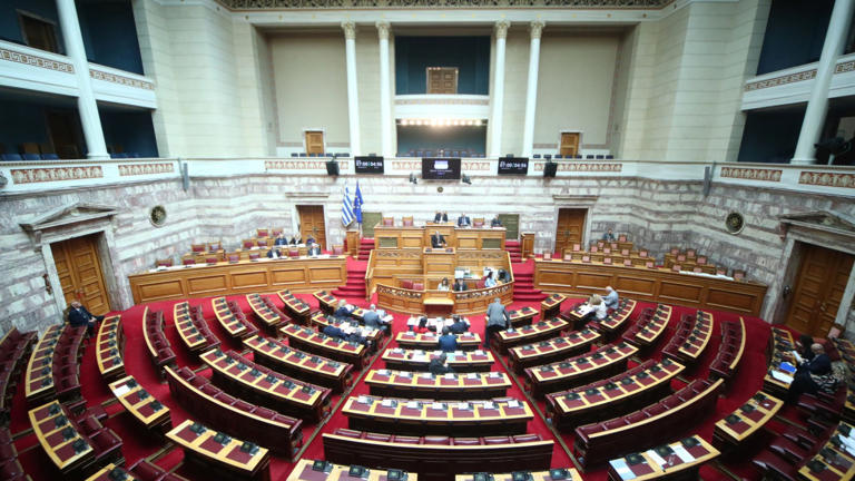 Η δύσκολη εξίσωση της ψηφοφορίας για άρση ασυλίας