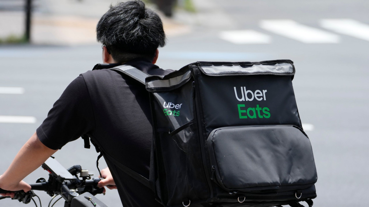 Uber Eats: Ποια είναι η Uber Direct που έρχεται μαζί της στην Ελλάδα