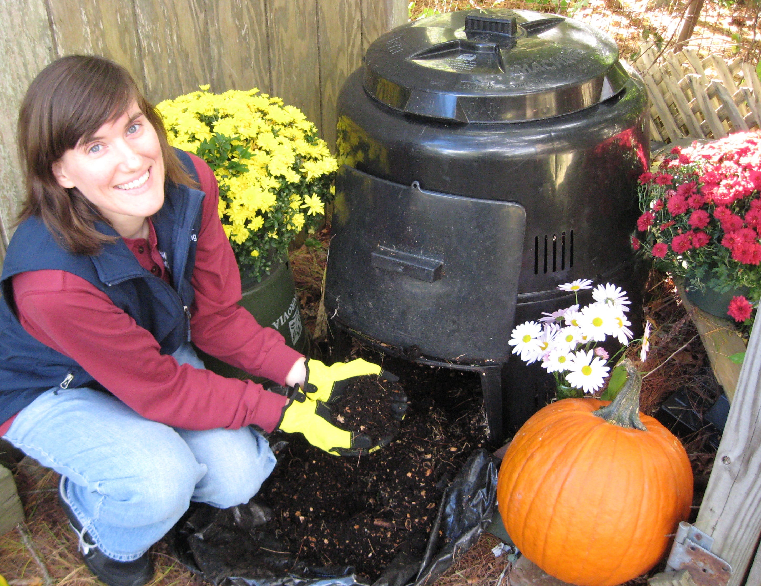 Compost bin day and backyard composting workshop planned