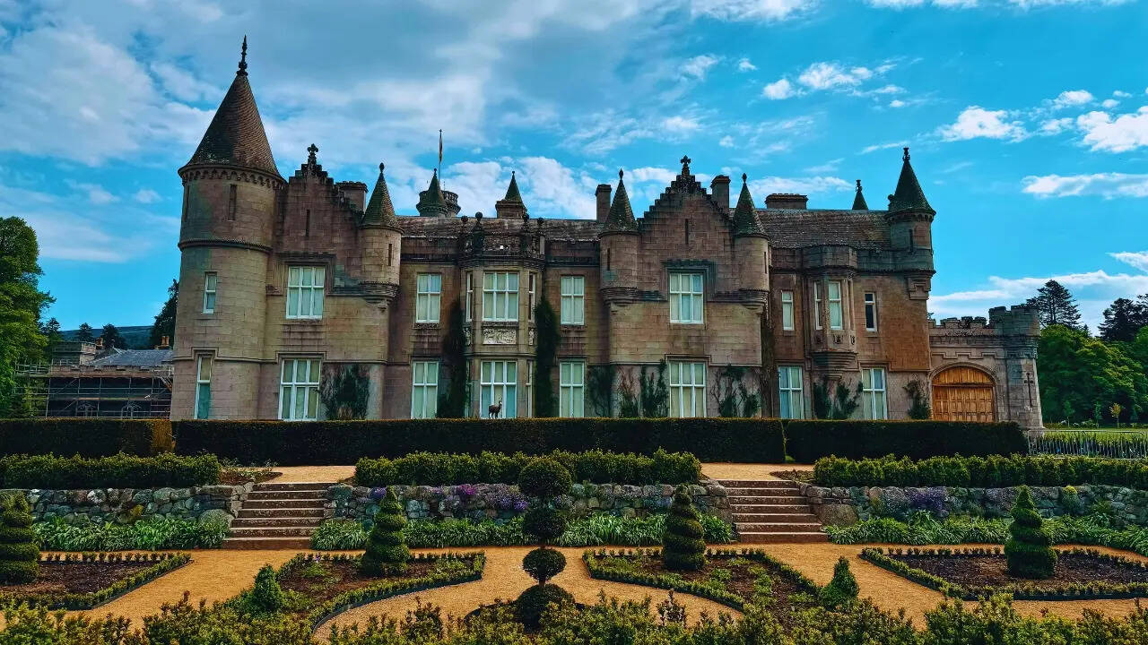 5 castles where people still live—and you can visit too