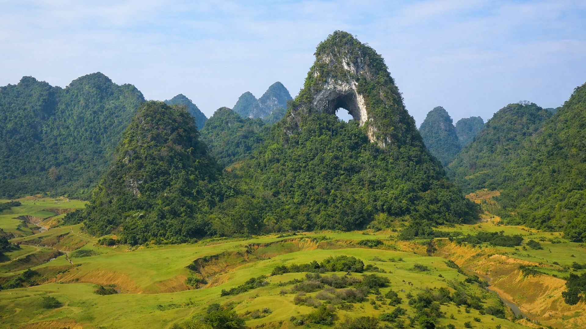 Une montagne percée d’un trou mystérieux