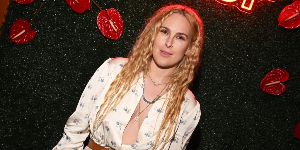Alors qu'elle allaite sa fille de 3 ans, Rumer Willis est fatiguée des ...