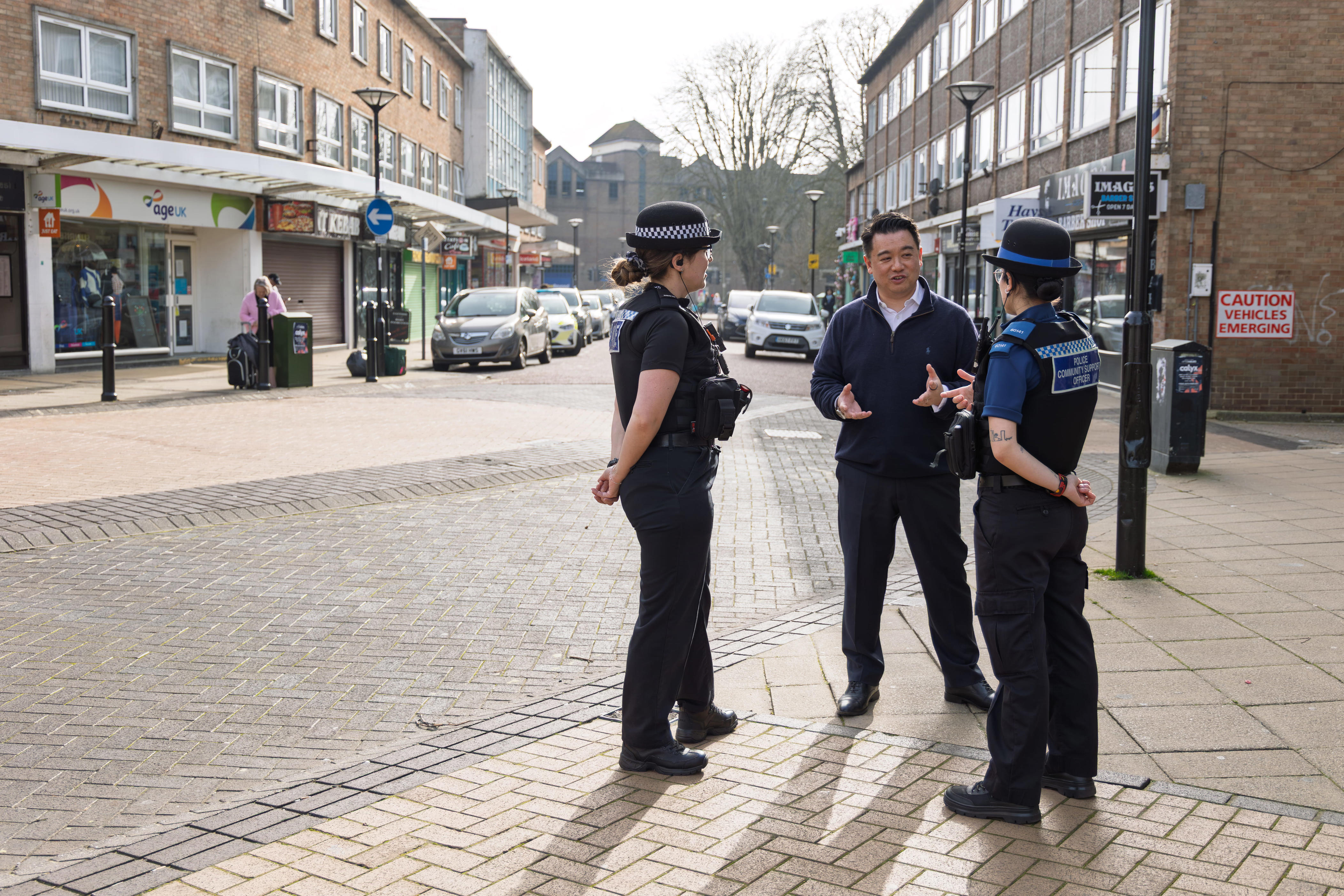 Havant MP Alan Mak joins police in Havant to tackle shoplifting