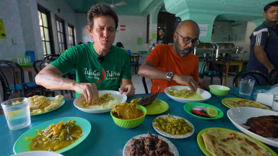 What tourists don’t see in the Maldives - real food on the streets