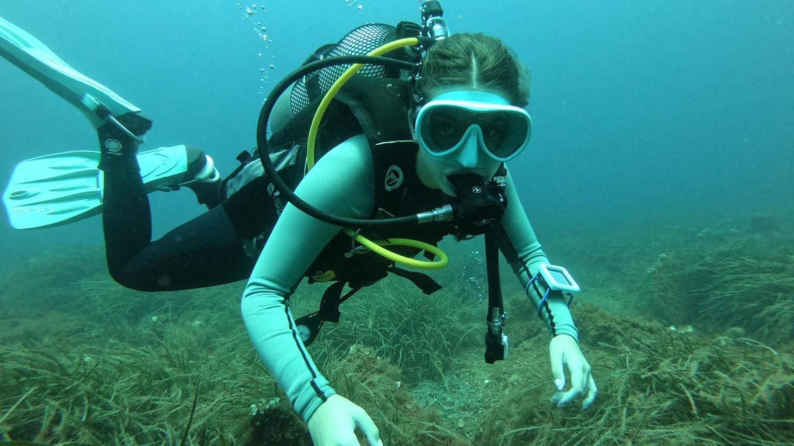 Mother and daughter call for more female divers