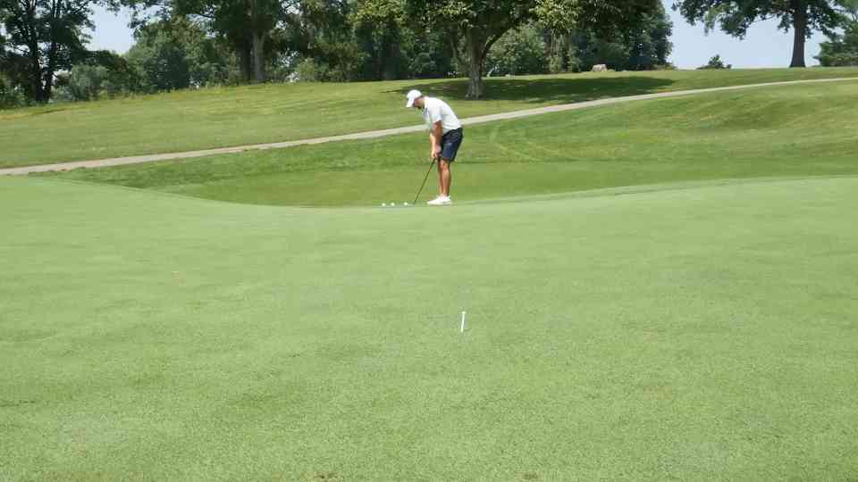 Why most golfers make chipping too complicated