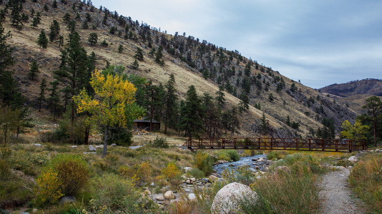 Sandwiched between Rocky Mountain National Park and Fort Collins is ...