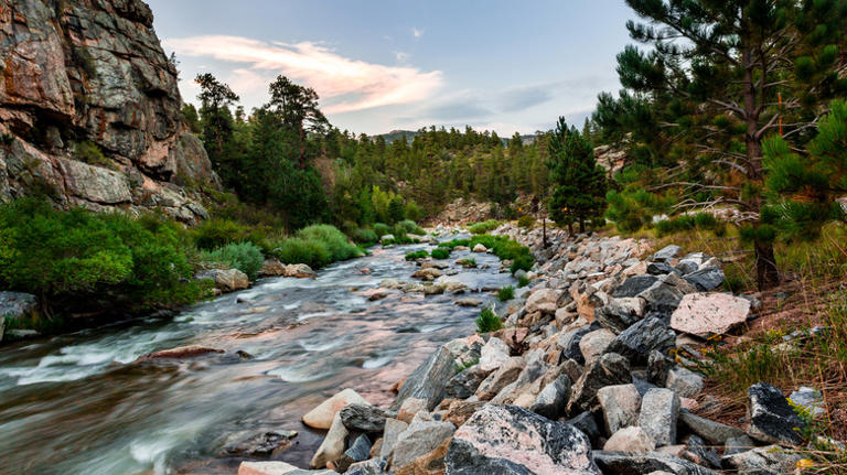 Sandwiched between Rocky Mountain National Park and Fort Collins is ...