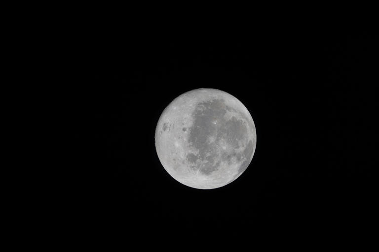 Russia gets bad news on space program as US sends Artemis 2 to moon
