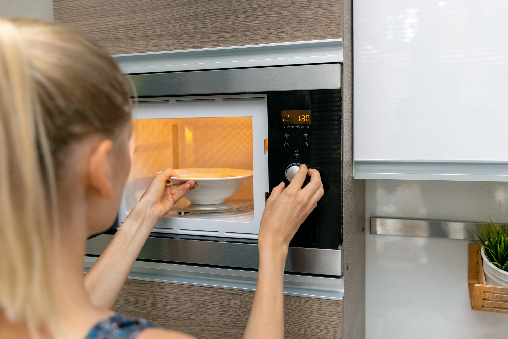 16 everyday things people did before the microwave
