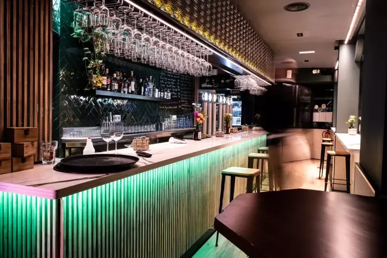 El refugio «eco» de Madrid donde el menú cambia cada día: «Cocinamos lo ...
