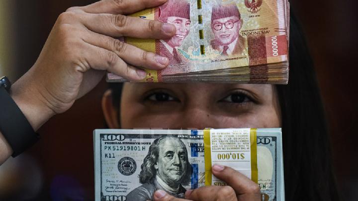 Rupiah ditutup melemah ke level Rp 17.243 per dolar AS