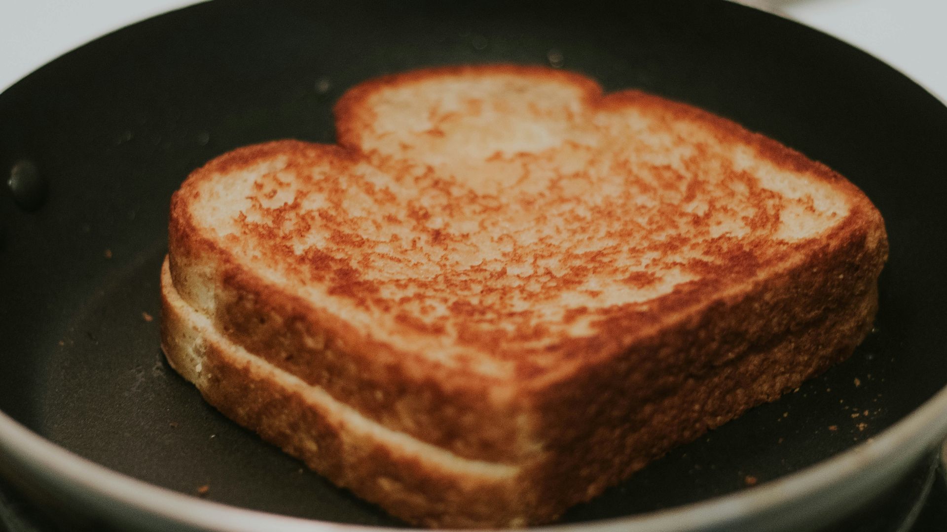 10 foods that taste worse with bacon & 10 that can't go without it