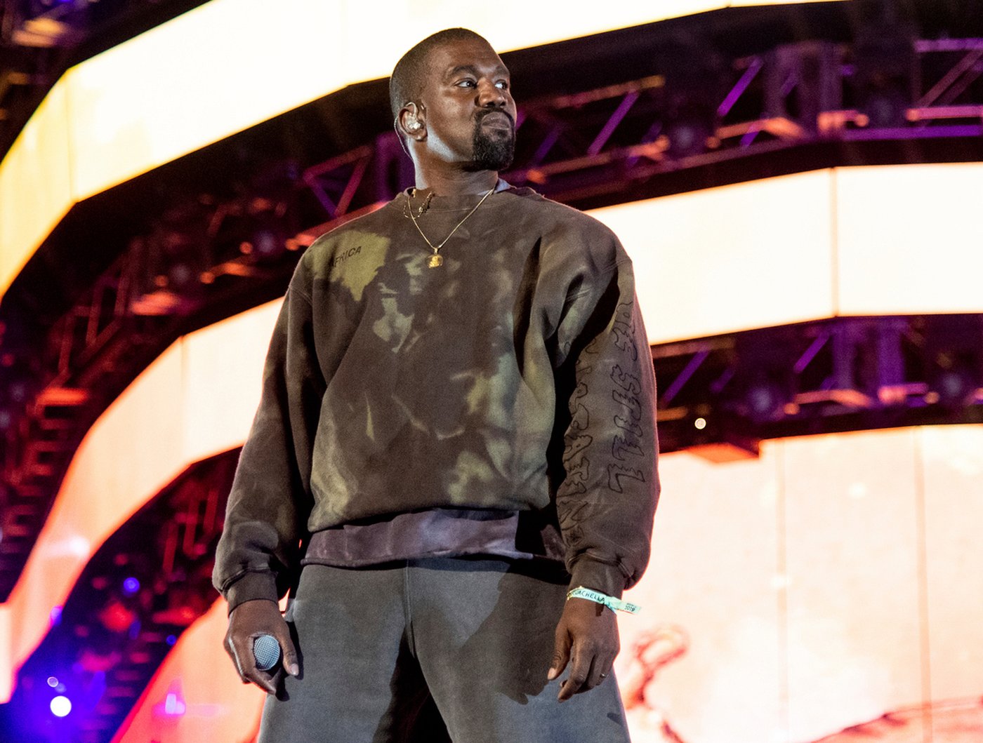 Ye offers to meet Jewish community as his right to enter UK for ...