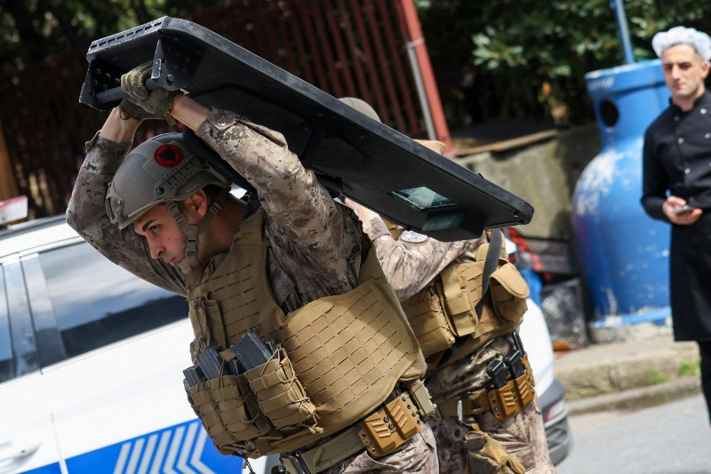 Tres personas mueren en un tiroteo cerca del consulado israelí en ...
