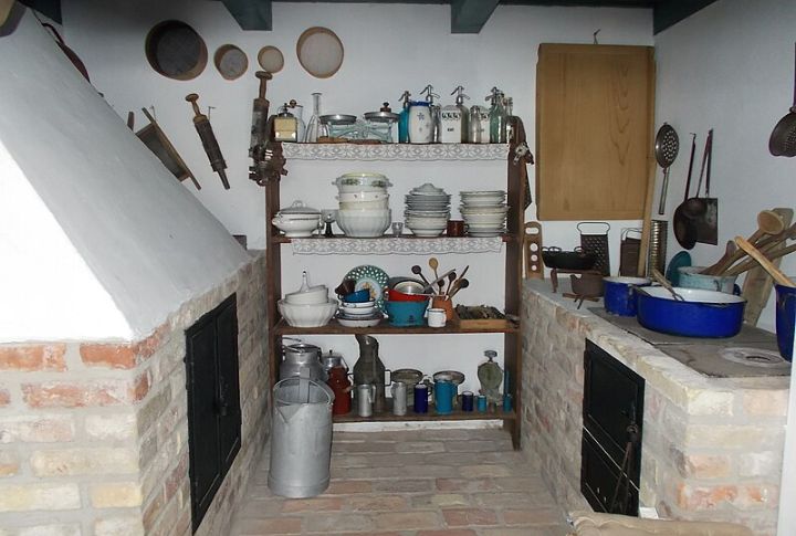 Why do saltbox homes look like that? 10 features that explain everything