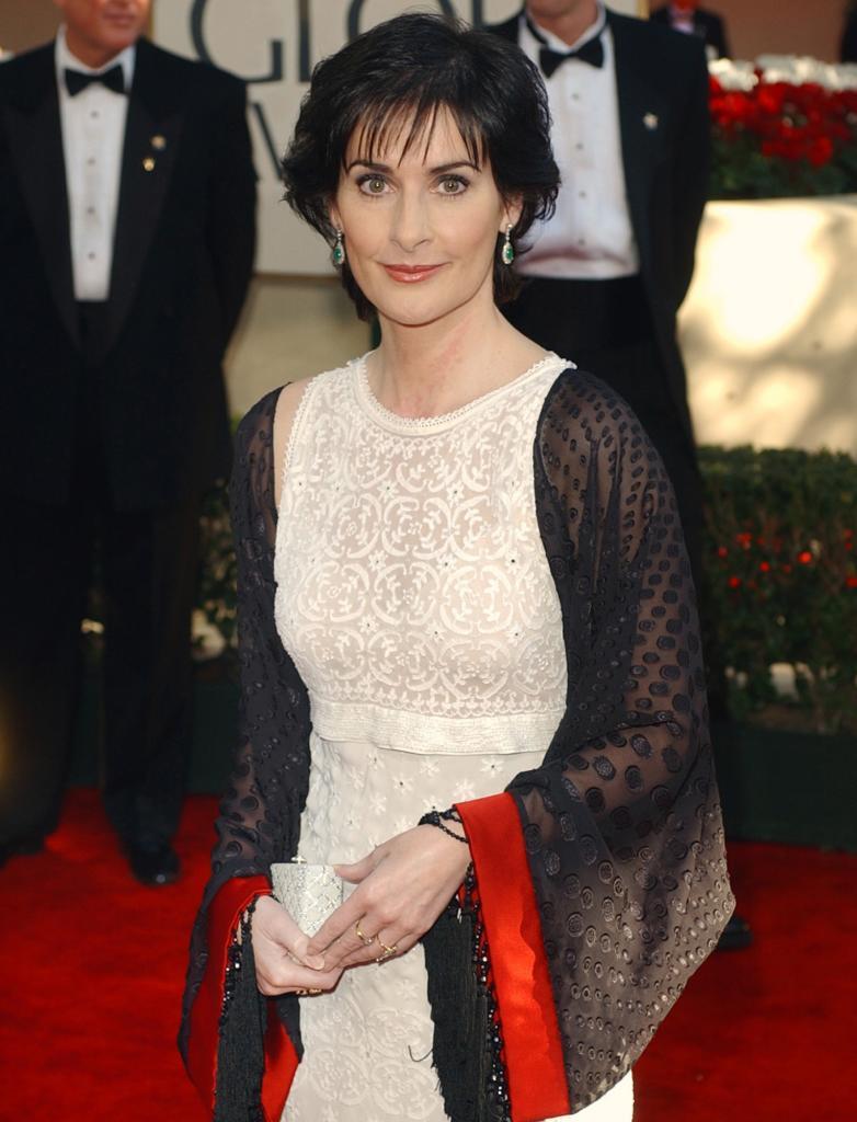 The life of Enya, a hermit with 150 million dollars who lives in a ...