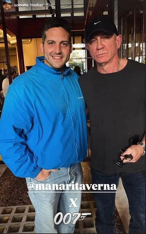 Ο Daniel Craig μόλις έφαγε σε ταβέρνα στην πλατεία Αγίων Θεοδώρων ...