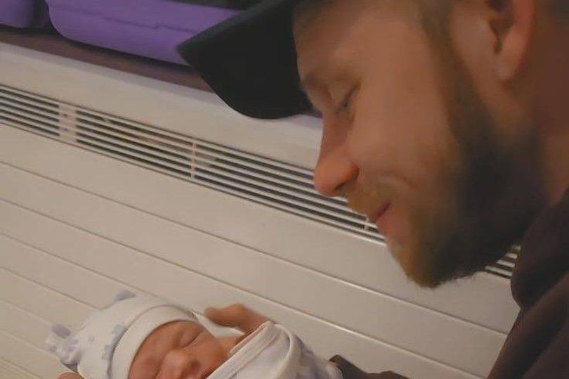 Hero Yorkshire dad delivers first baby at home unassisted in shock 12 ...