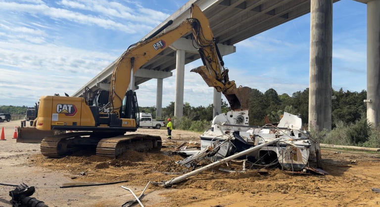Crews remove 17 abandoned boats as SC pushes toward first full cleanup