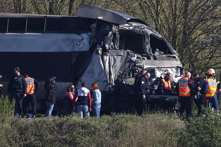 Un TGV percute un poids lourd dans le nord de la France, un mort et ...