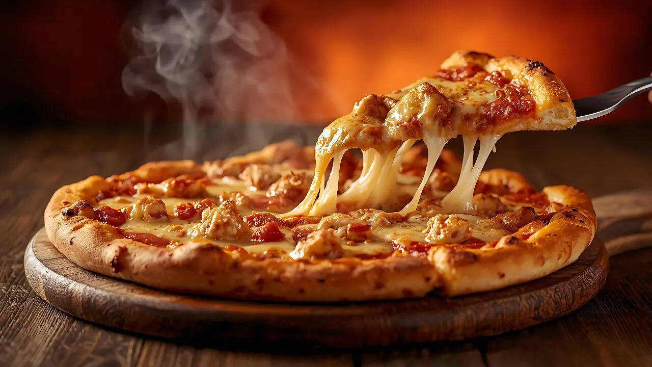 Shocking end after 50 years: Famous pizza chain suddenly shuts all ...