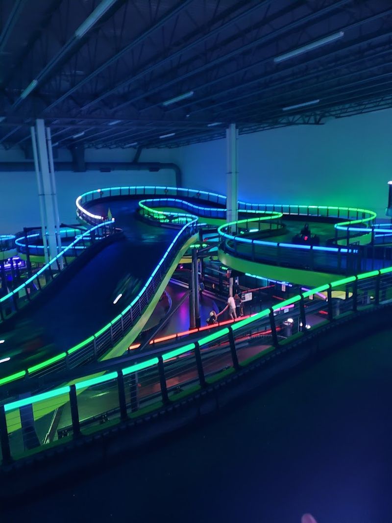 Race through Texas on this thrilling 3-story go-kart track