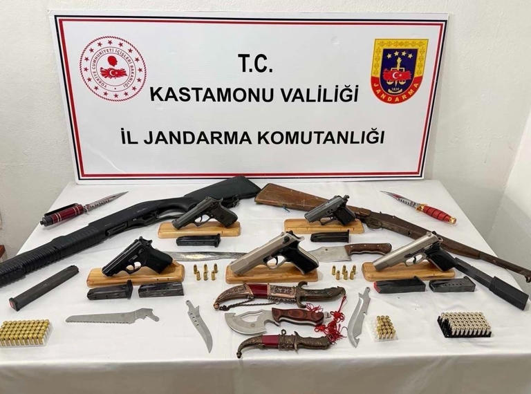Kastamonu’da çok sayıda silah ele geçirildi: 7 gözaltı
