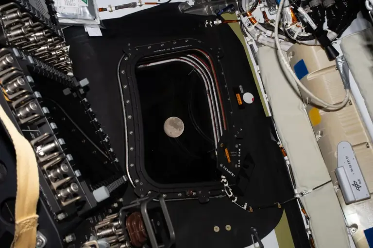 Les astronautes d’Artemis program observent déjà une face de la Lune ...