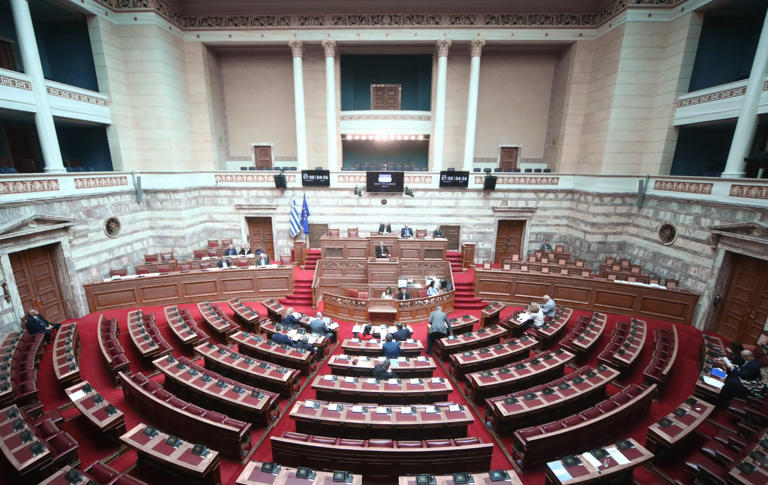 Έρευνα αναδεικνύει τη στροφή των Ελλήνων στον αντισυστημισμό