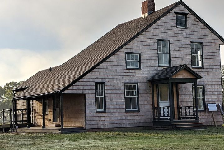 Why do saltbox homes look like that? 10 features that explain everything