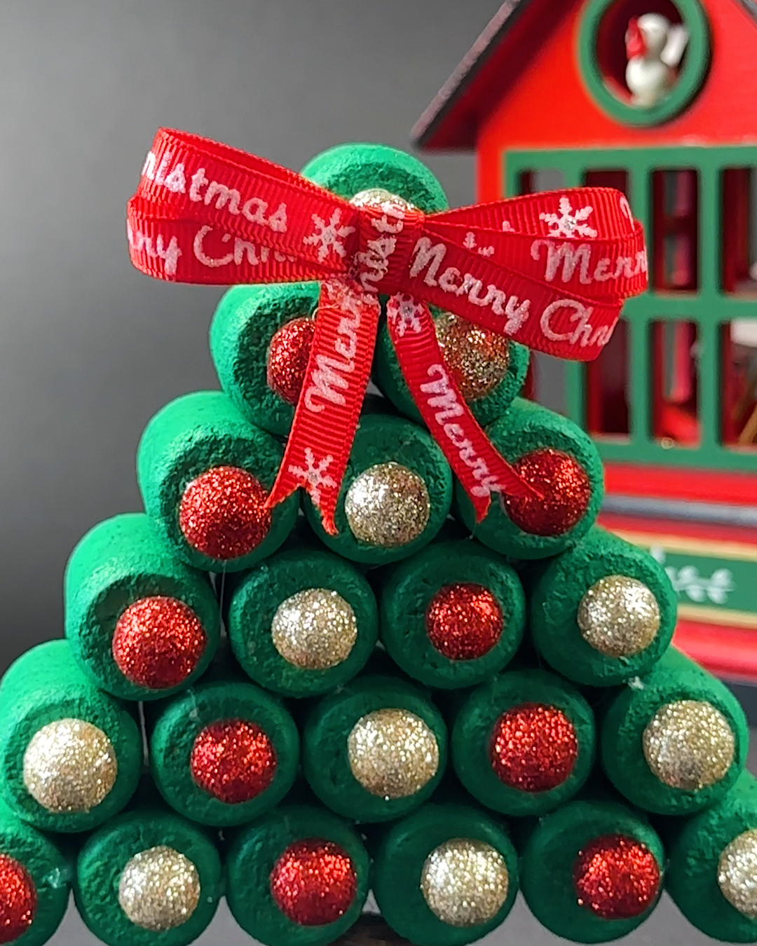 Crafting decorative Christmas trees out of corks🎄
