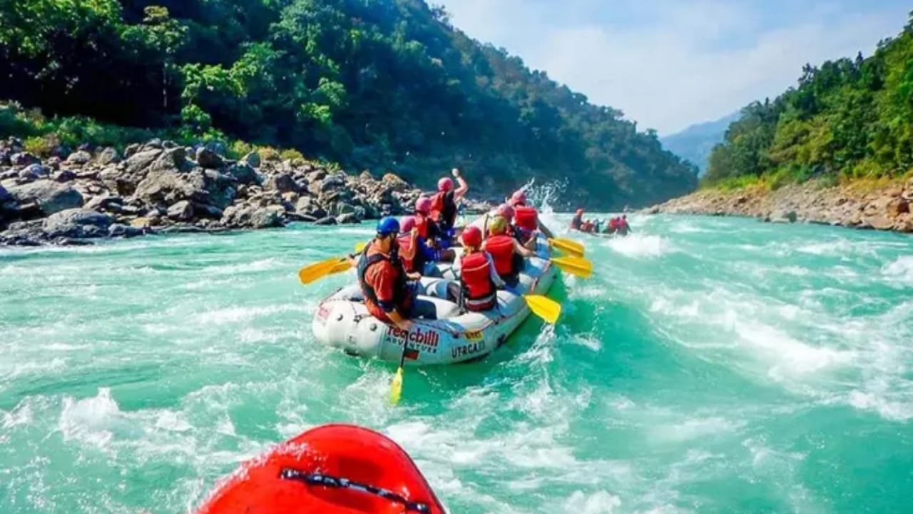 Rafting risk in Rishikesh: Why rafts capsize despite life jackets and ...