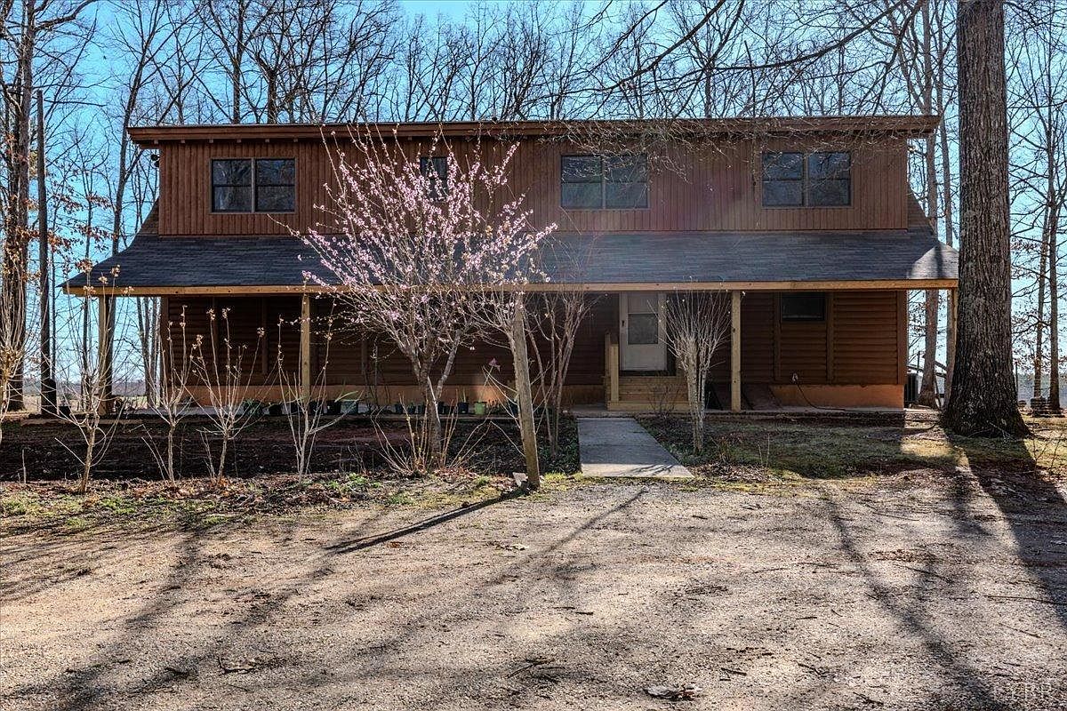 Charming 1986 cabin retreat in Pamplin, Virginia, on 47.7 acres with a ...