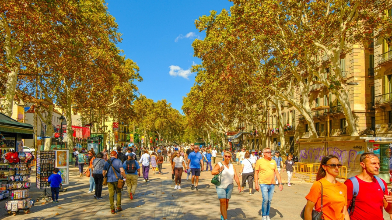 25 famous streets around the world every traveler should see