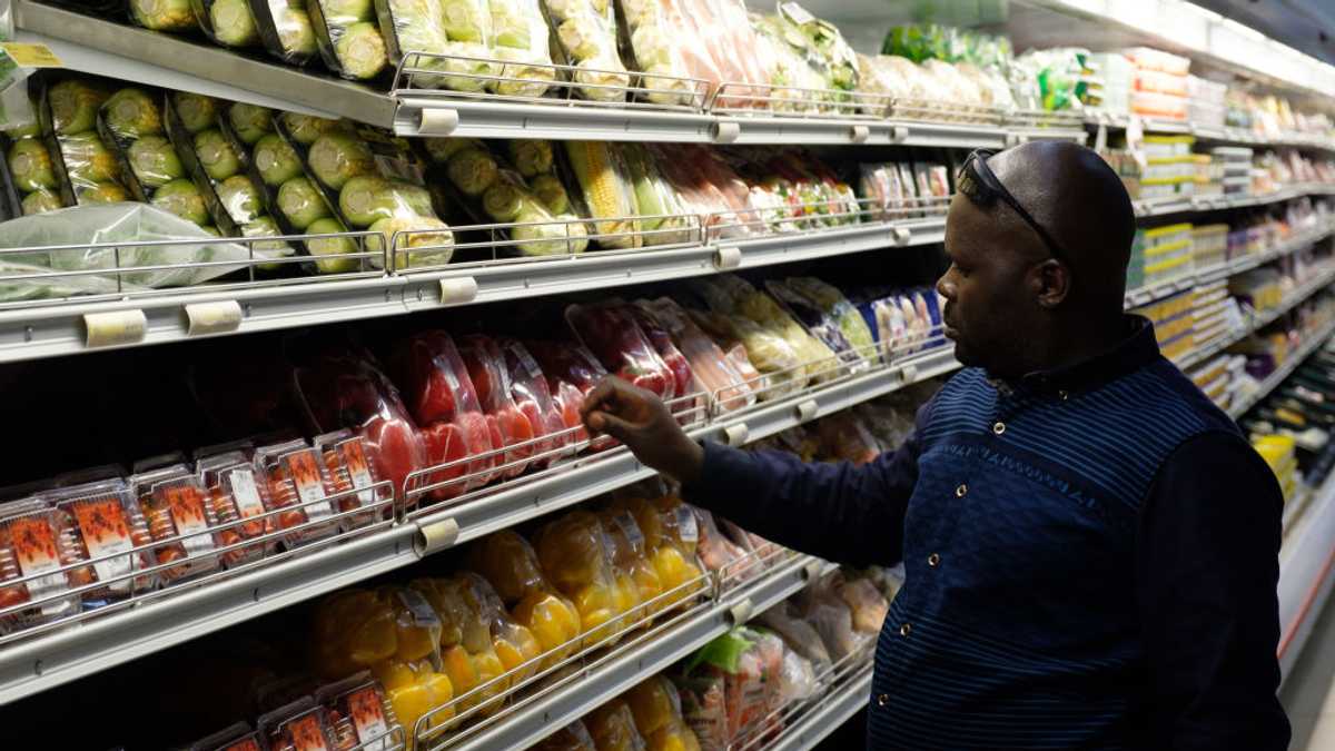 I disguised myself as homeless, walked into a huge supermarket to ...