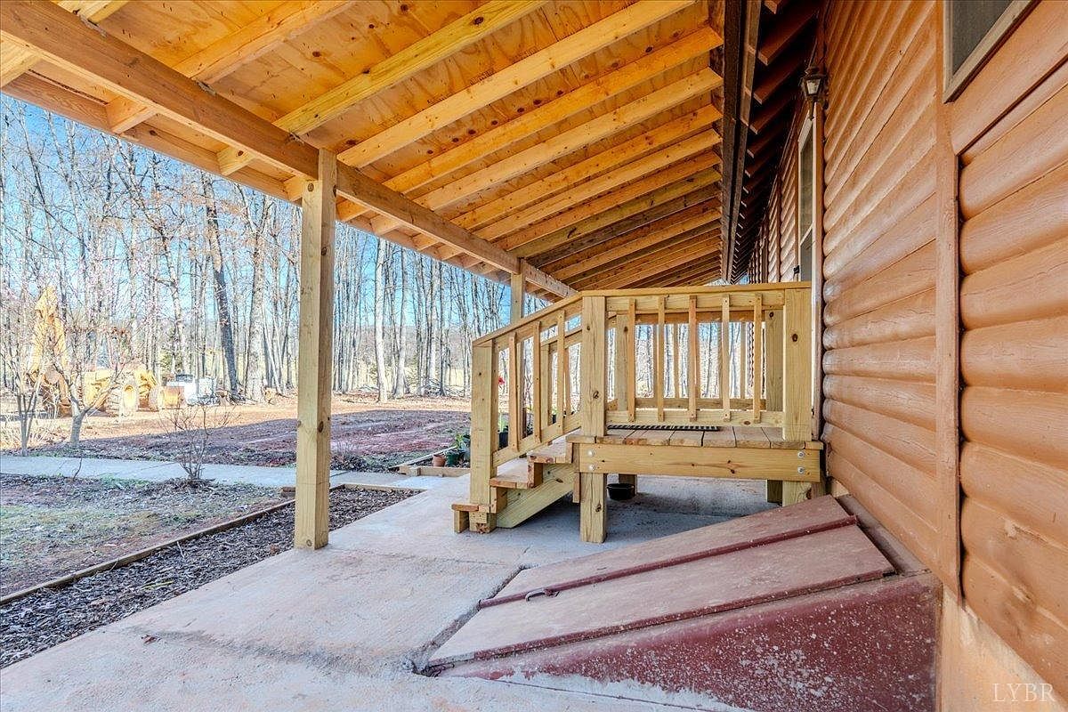 Charming 1986 cabin retreat in Pamplin, Virginia, on 47.7 acres with a ...