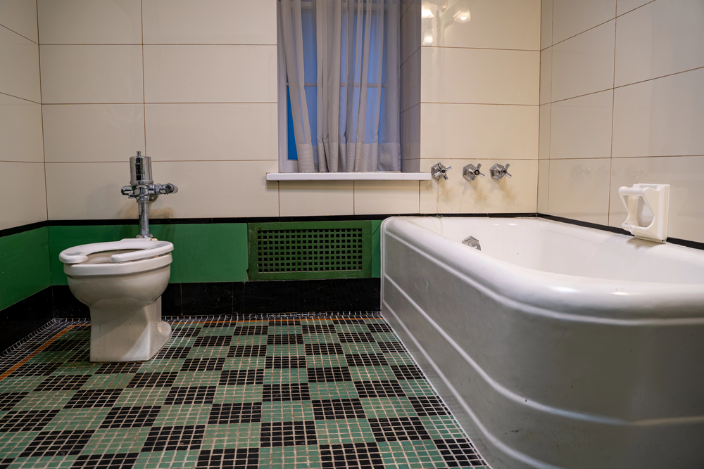 15 bathroom trends that totally fizzled out