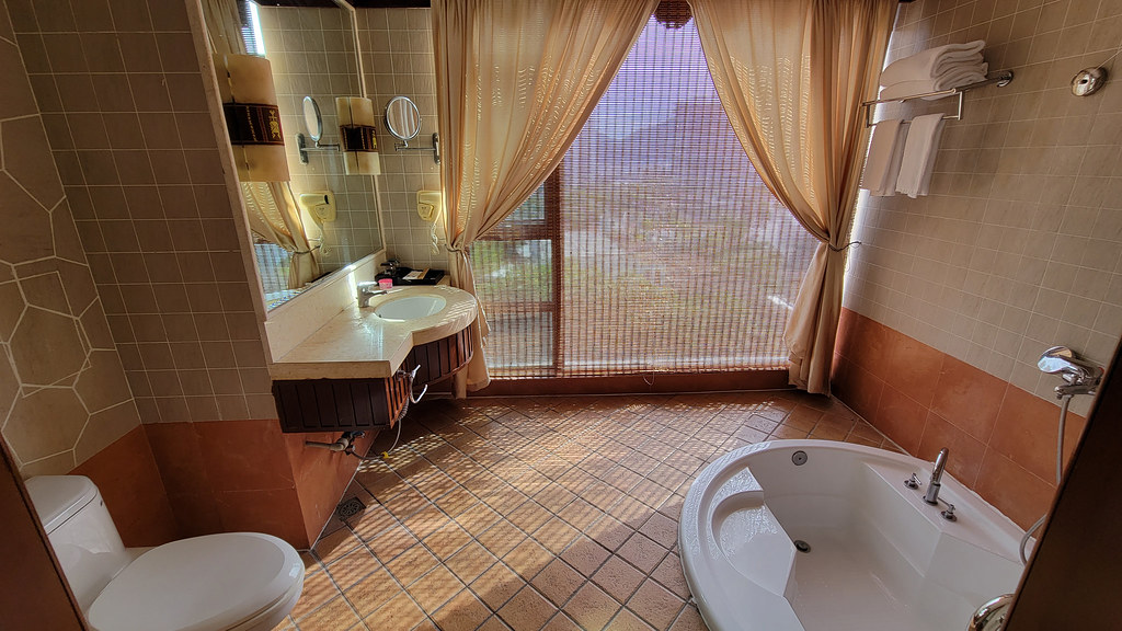 15 bathroom trends that totally fizzled out