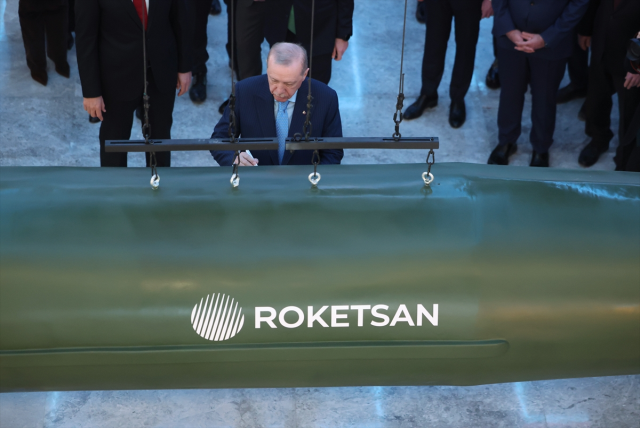 İmzayı attı! Dosta güven düşmana korku salan görüntü