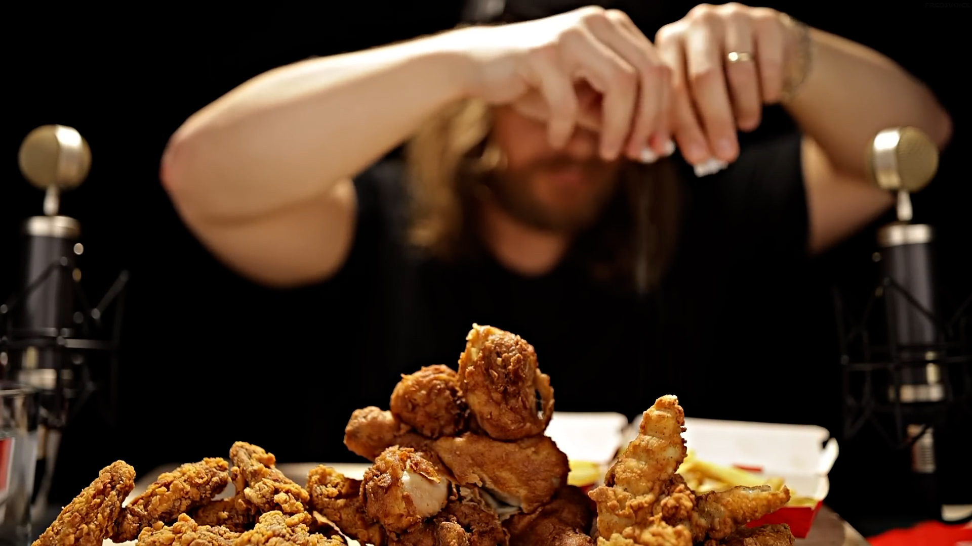 Guy eats KFC and lets you hear every crunch