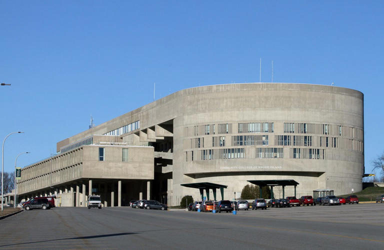 CCRI Warwick suspends classes while in lockdown