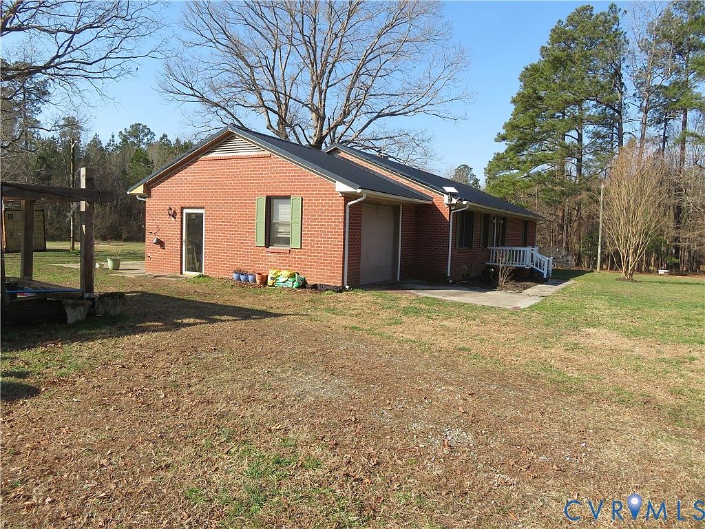 Charming 1986 all-brick ranch home in Freeman, Virginia, nestled on 2 ...