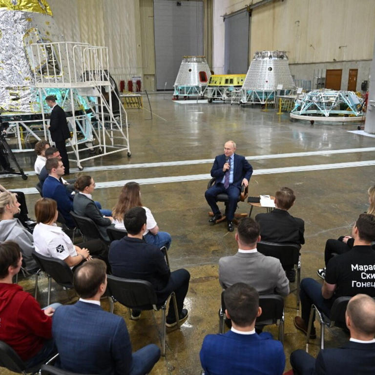 Mosca rivede le sue ambizioni e rinvia il programma di esplorazione lunare