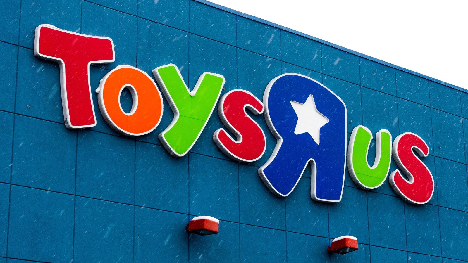 19 Canadian retailers quietly closing locations in 2026 (the real reasons)