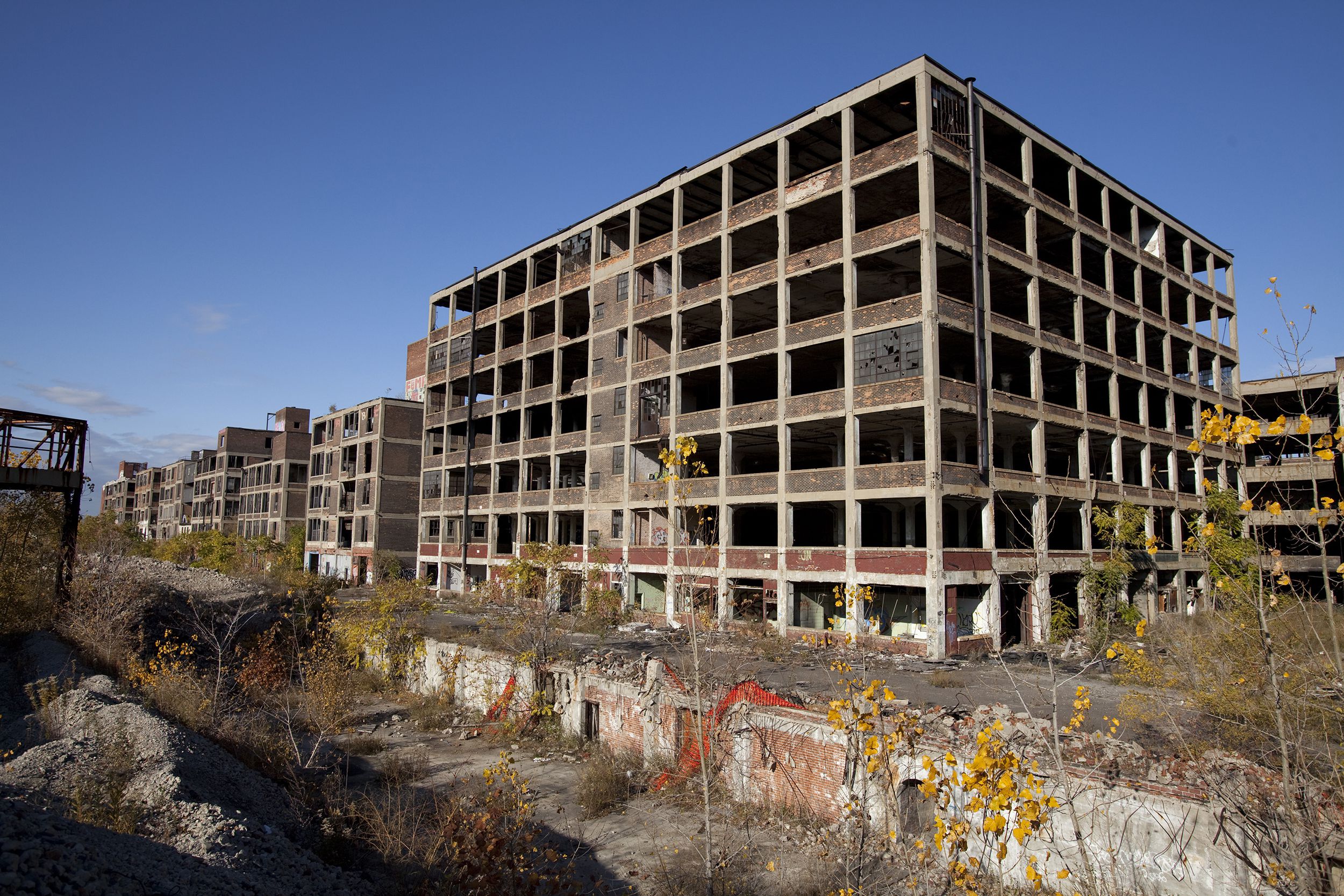 Photos of abandoned American factories: then and now