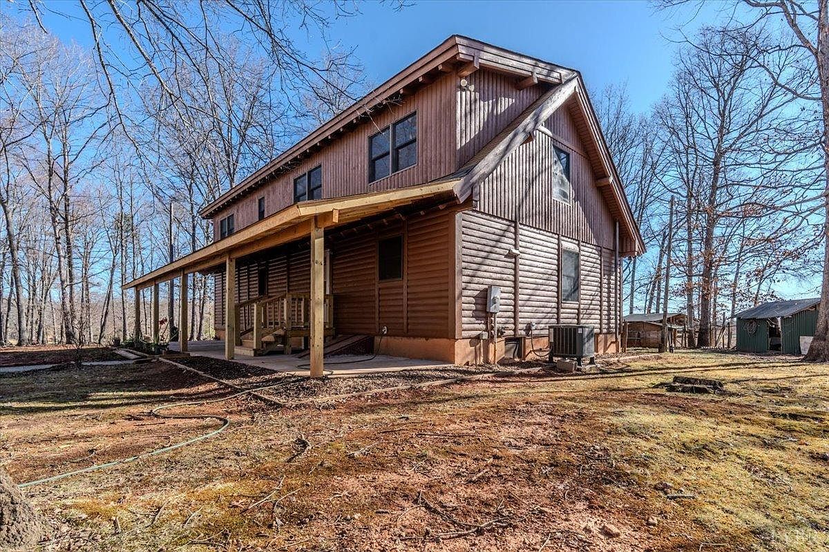 Charming 1986 cabin retreat in Pamplin, Virginia, on 47.7 acres with a ...