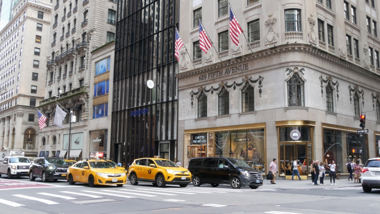 25 famous streets around the world every traveler should see